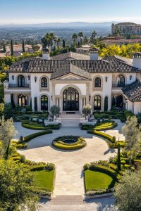 90 Stunning Luxury Homes That Redefine Opulence