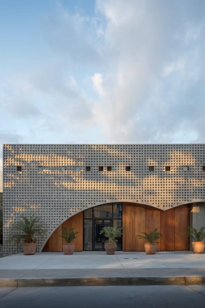41 Eye-Catching Commercial Exterior Designs That Make a Statement