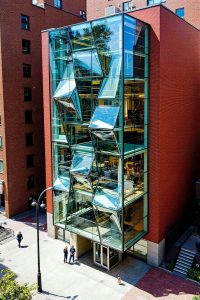 19 Glass Facade Building Designs That Reflect Modern Elegance