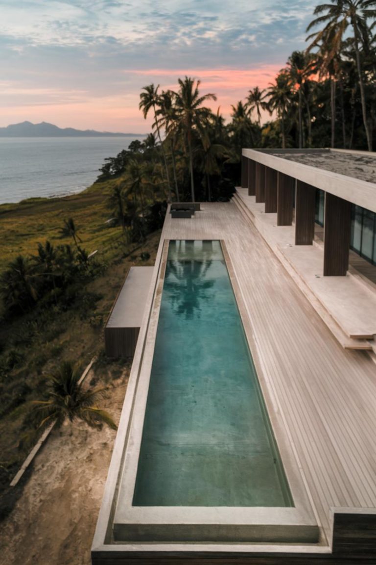 16 Cliff Villas for Bold Design and Endless Horizons