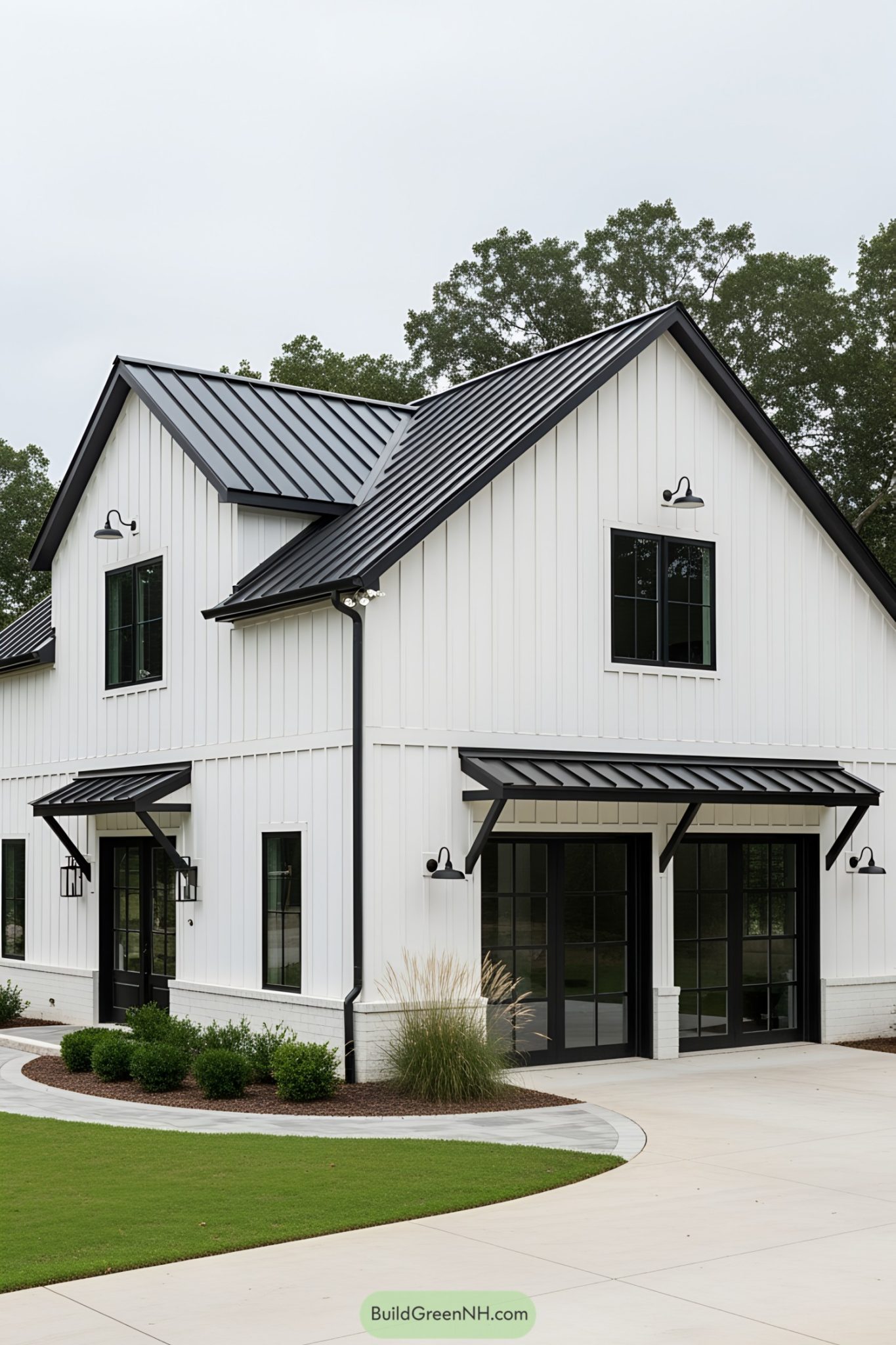 25 Black And White Barndominiums That Will Make You Say Yeehaw