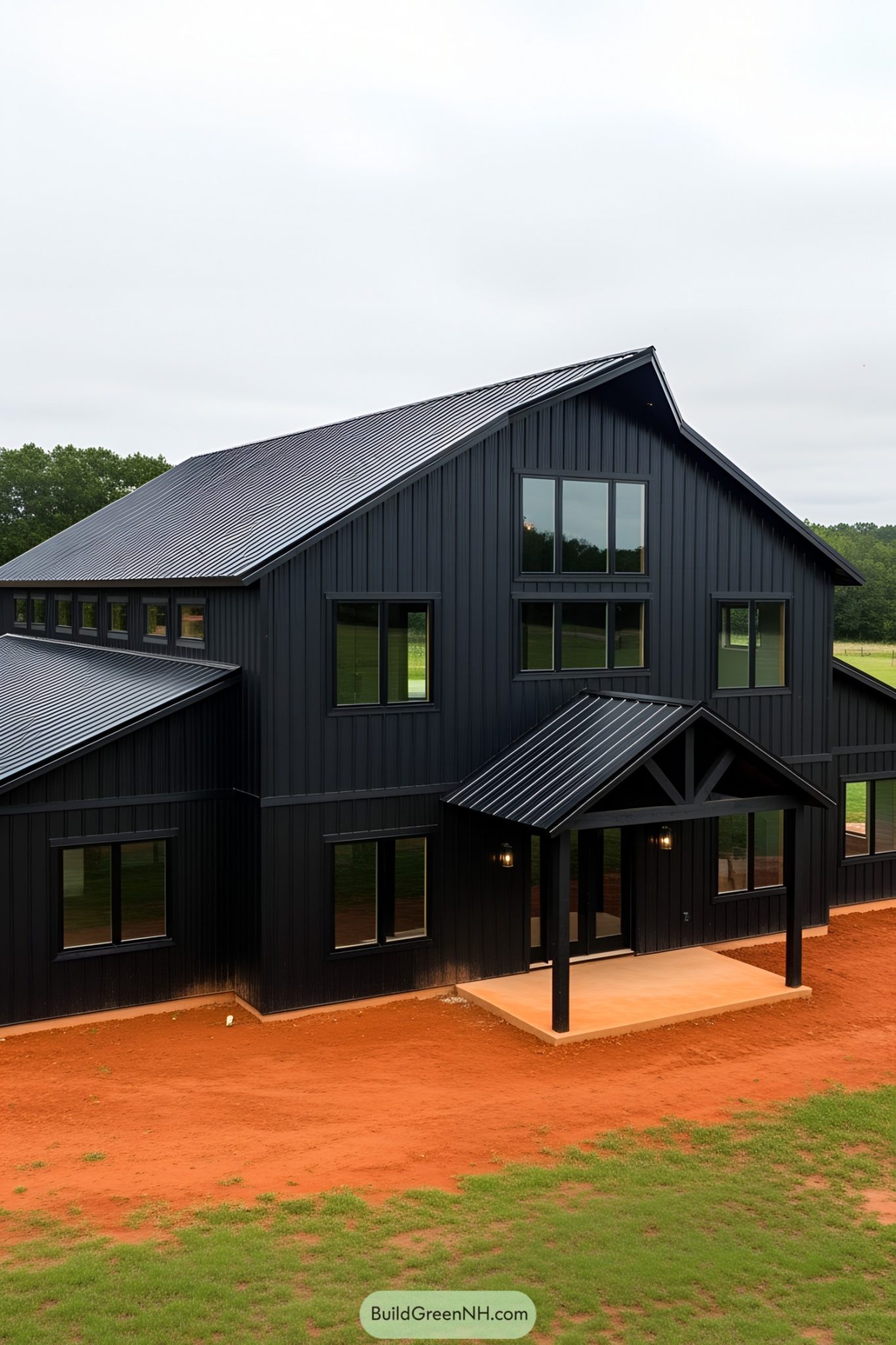 25 All Black Barndominiums That Will Make You Say Yeehaw in Style