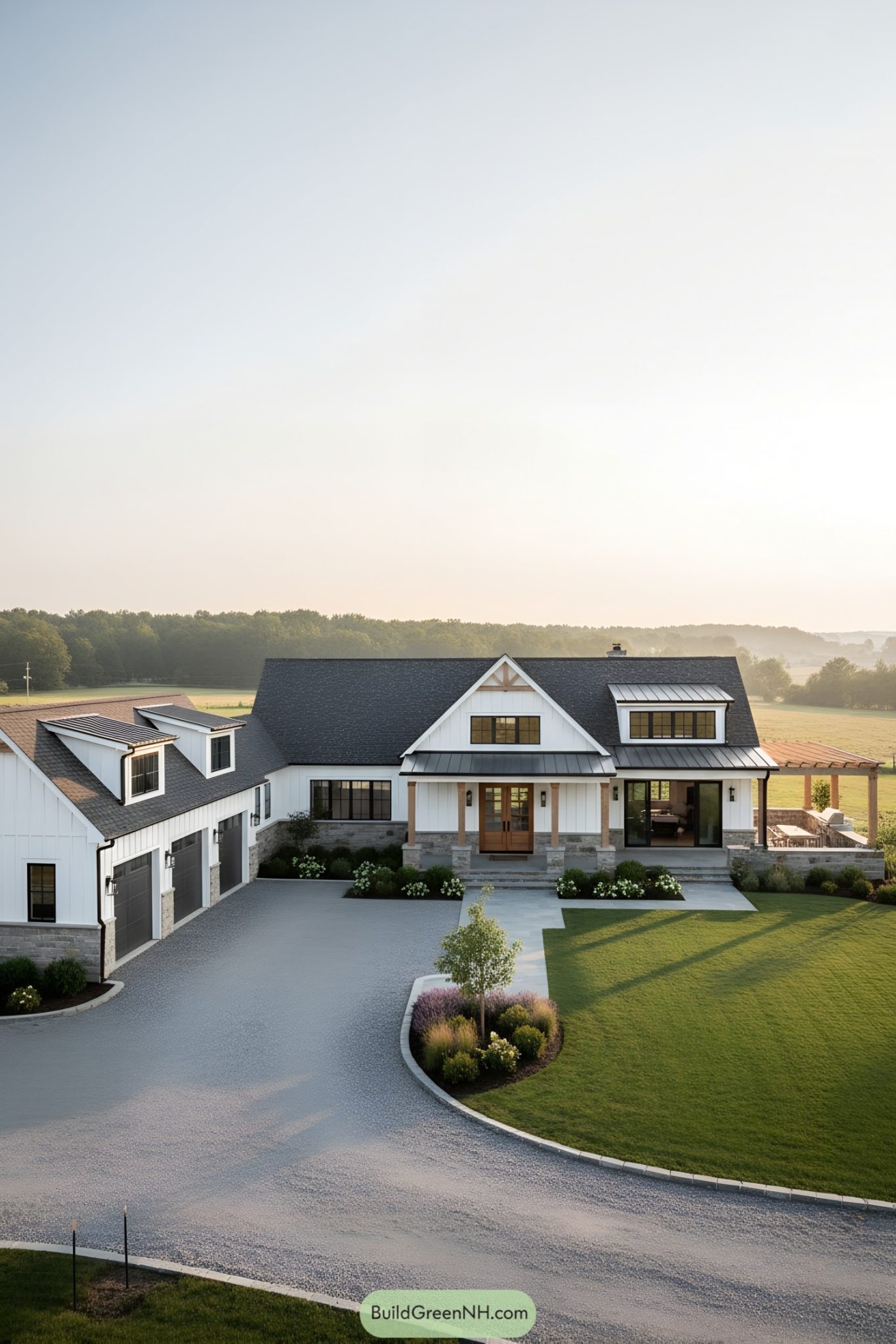 26 Large Ranch House That Add Luxe to Rural Living