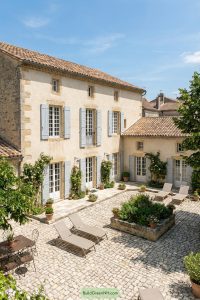 26 Timeless French House Courtyards Capturing European Elegance