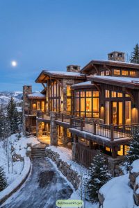22 Enchanting Winter Mansions That Capture Holiday Magic