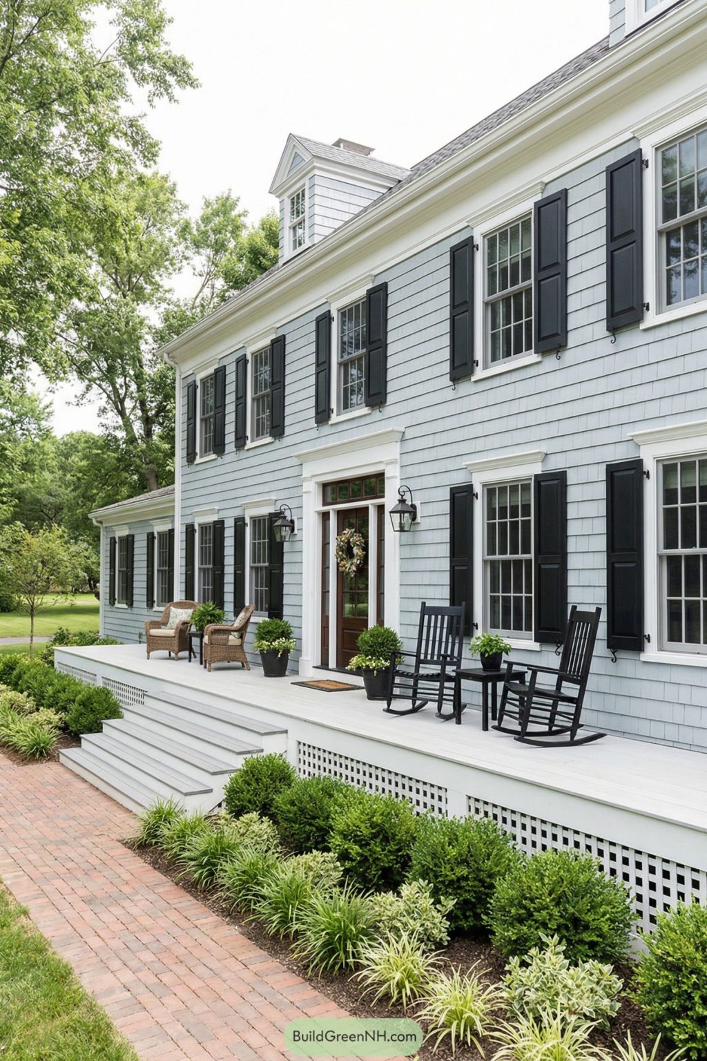 24 Charming Colonial Houses With Porches