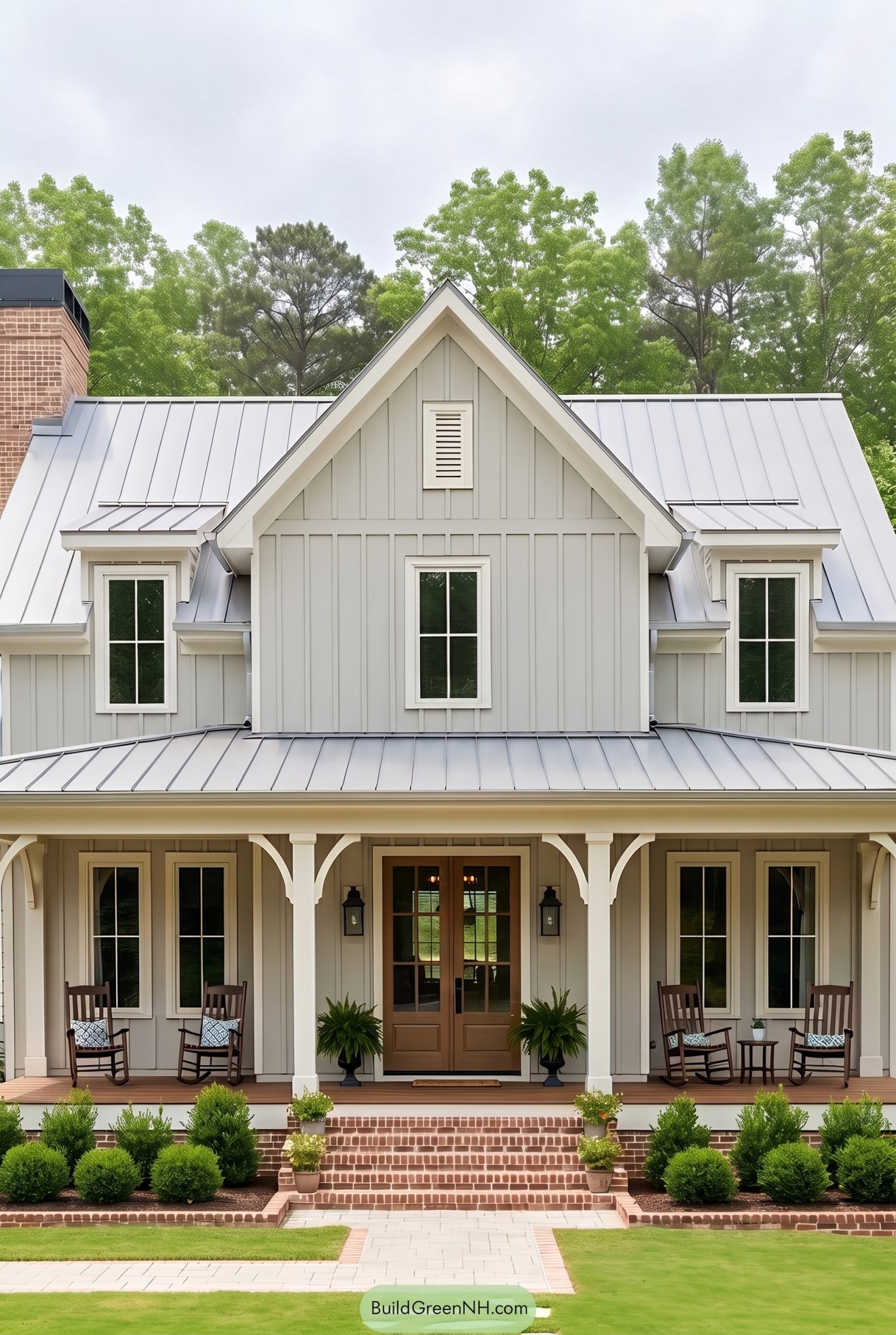 Off White Farmhouse Exterior Color Scheme: Classic Off White Farmhouse